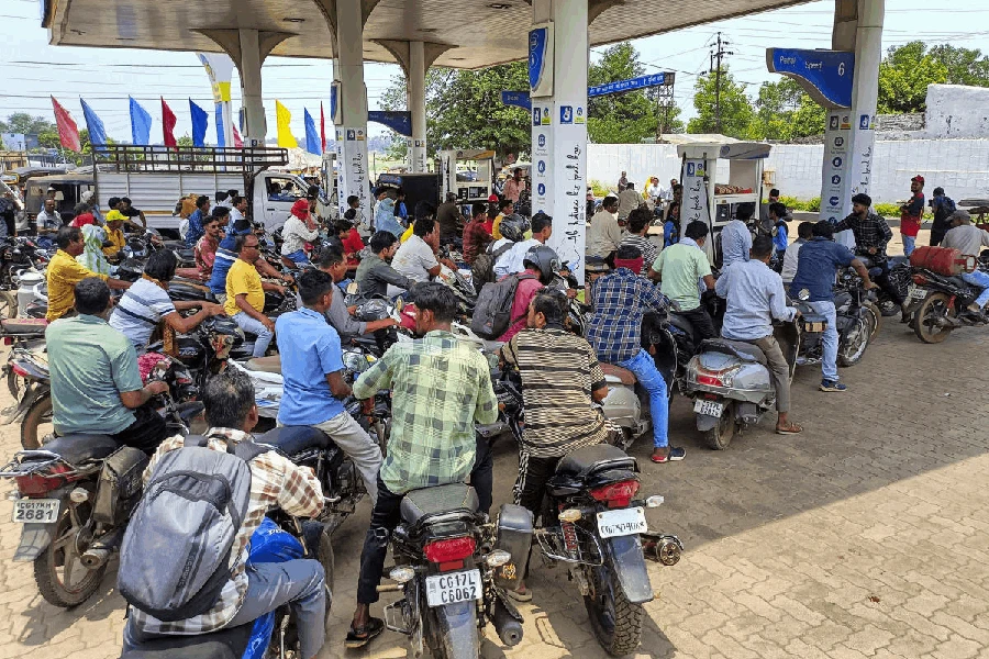 Parliamentary panel grills Oil ministry over fuel shortages, long ...