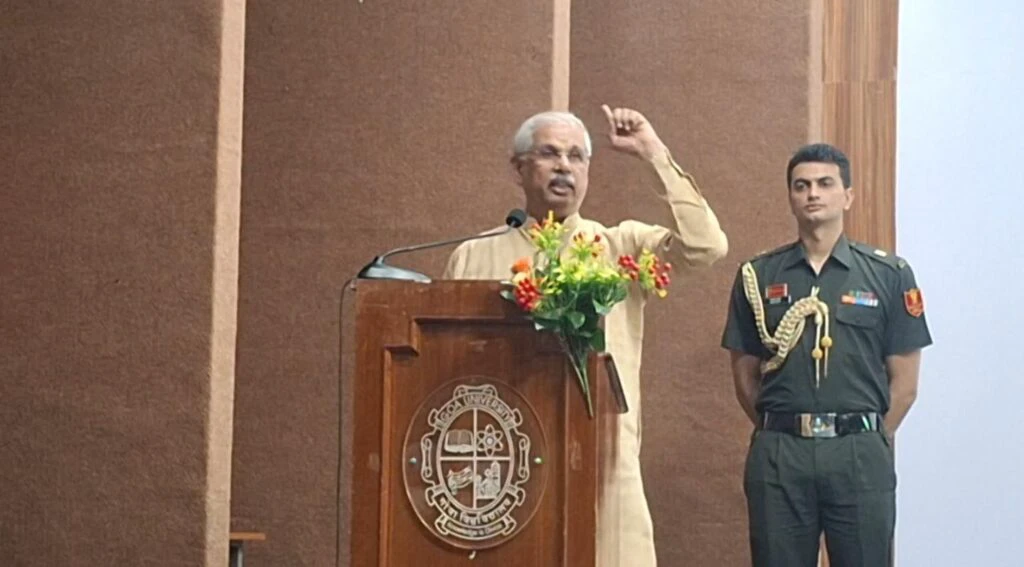 Governor Arlekar Flags Lack Of Educational Criteria In Politics | Dailyhunt