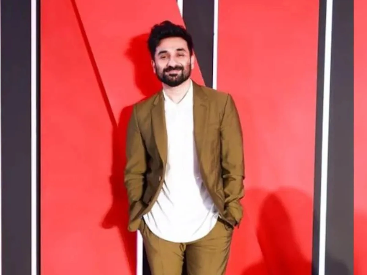 Vir Das Takes Hilarious Dig At Viral Vietnam Tarmac Garba Video: 'We ...