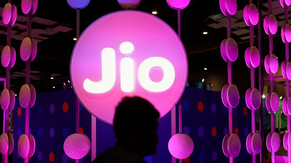 Jio Platforms Q4 profit rises 13%, Arpu flat on no tariff hike | Dailyhunt