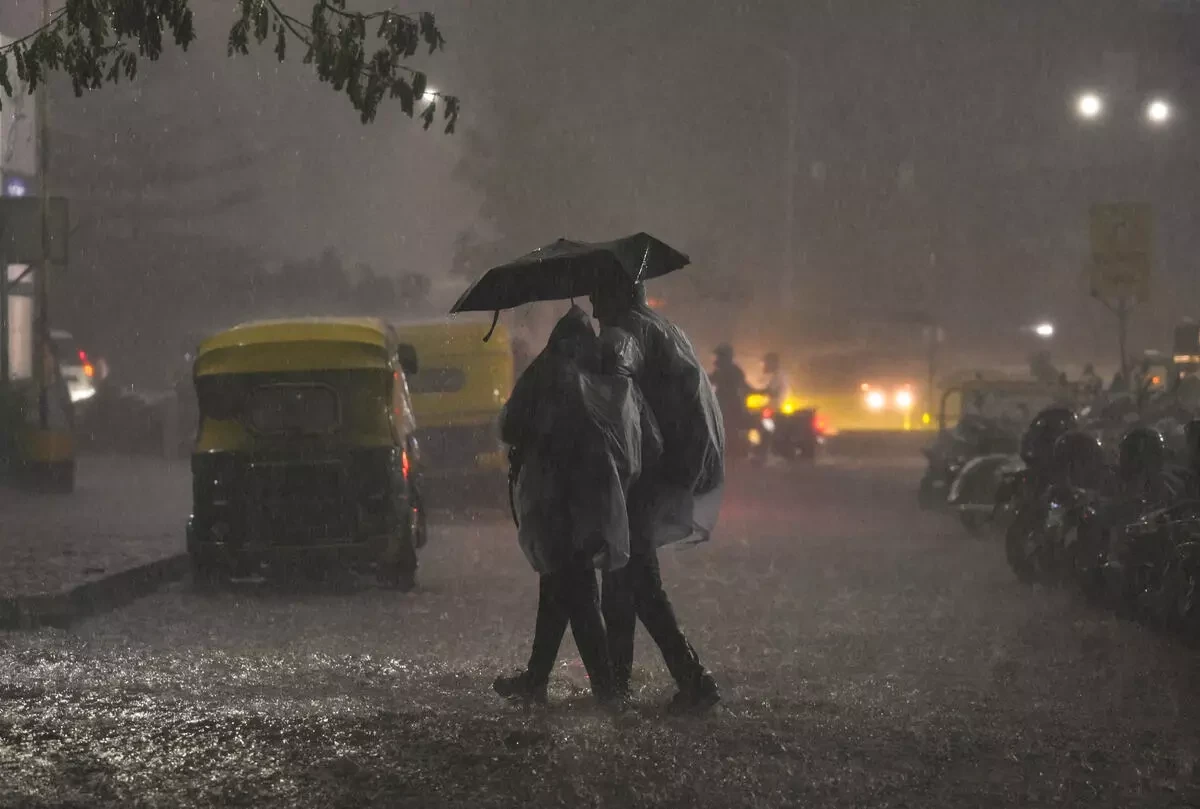 Delhi's night temperatures drop further, light rain possible in evening ...