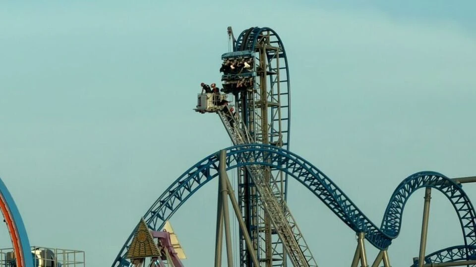 Roller coaster horror: 8 students rescued from ride in Texas' Pleasure ...