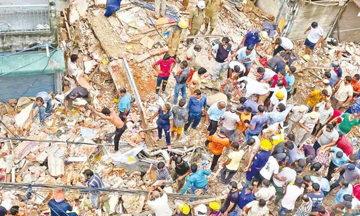 Several feared trapped in Delhi building collapse | Dailyhunt