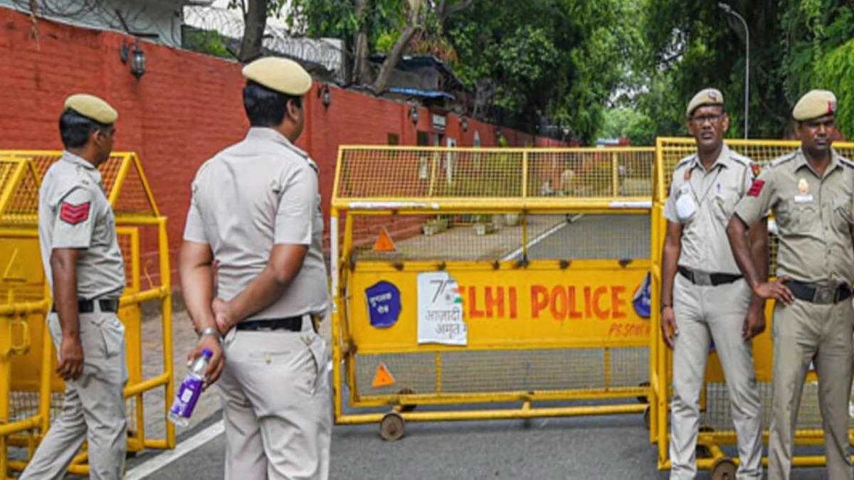 Delhi Police Busts Pakistan ISI-Underworld Nexus, 9 Operatives Arrested ...