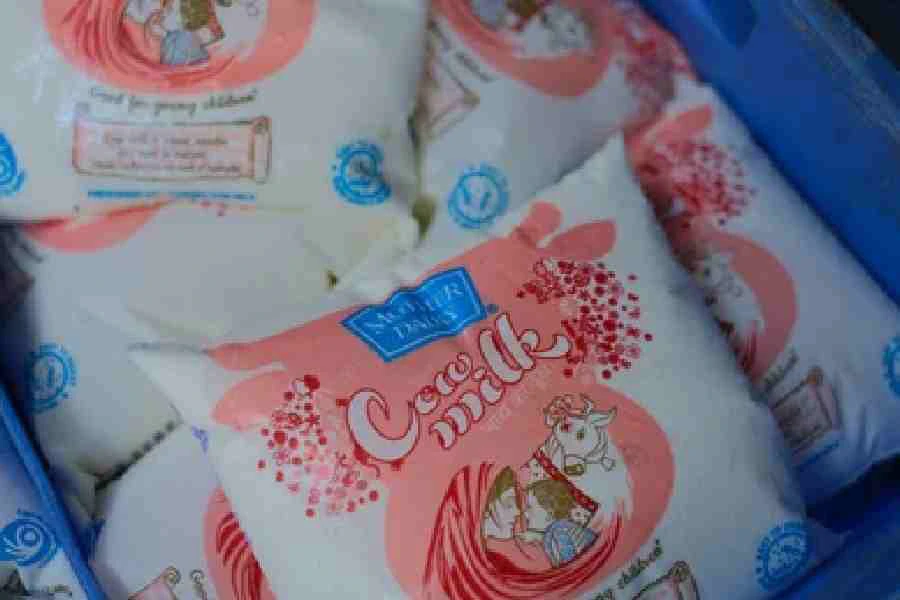 Mother Dairy unveils India's first naturally degradable milk pouch ...
