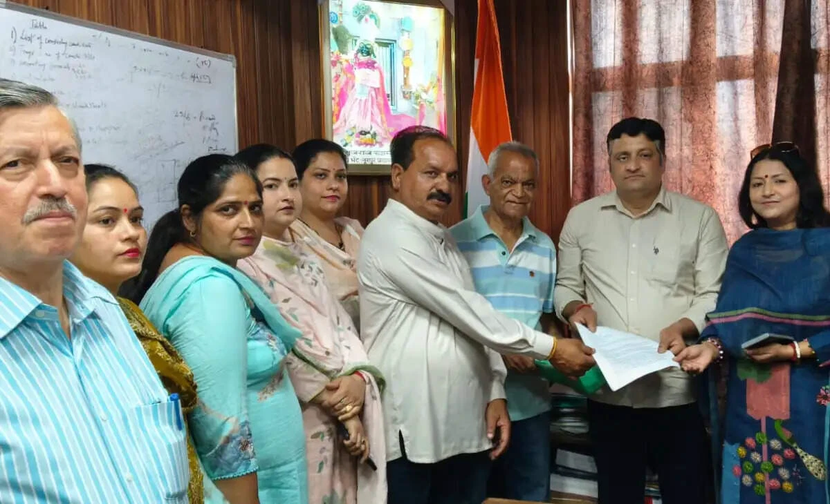 Local Delegation Advocates for Improved Intersection in Nurpur | Dailyhunt
