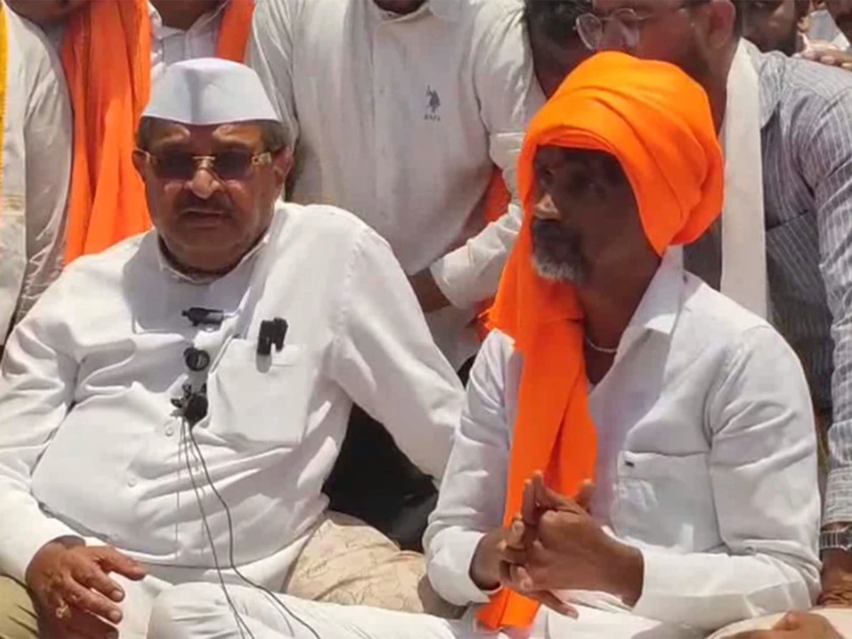 Maratha quota activist ends 15-hour hunger strike after Maharashtra ...