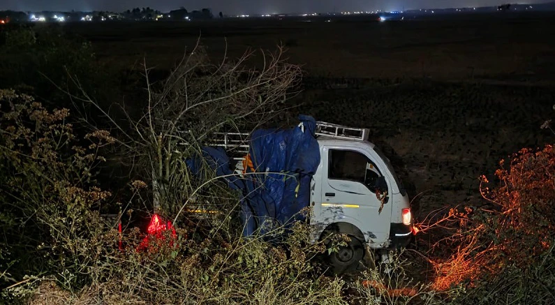 Tata Ace loaded with drinking water overturns in Dhenkanal, driver ...