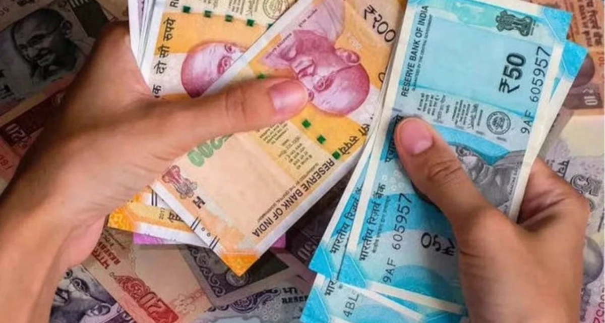 Rupee falls 28 paise to 95.64 against US dollar in early trade | Dailyhunt