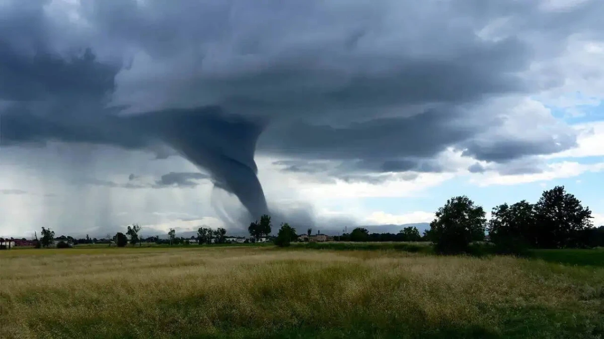 Severe Storms Trigger Tornadoes and Hail in Iowa | Dailyhunt
