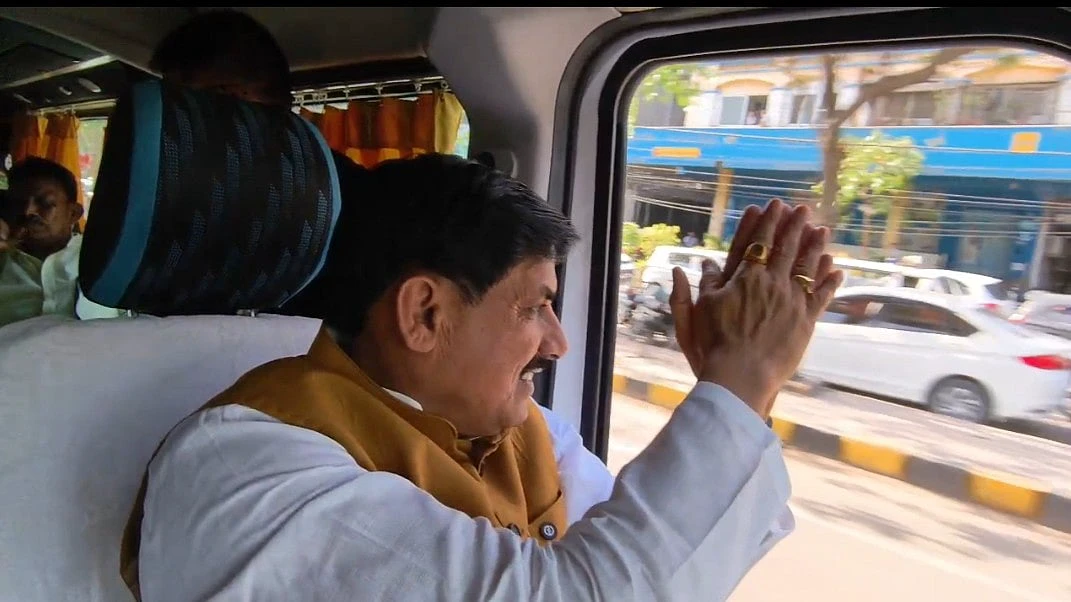 MP CM Mohan Yadav ditches helicopter, takes minibus to Ujjain after PM ...