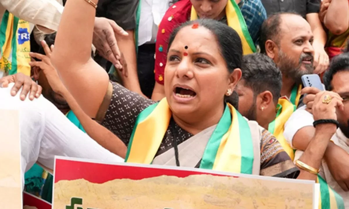 Kavitha detained during protest at Telangana Secretariat over farmers ...