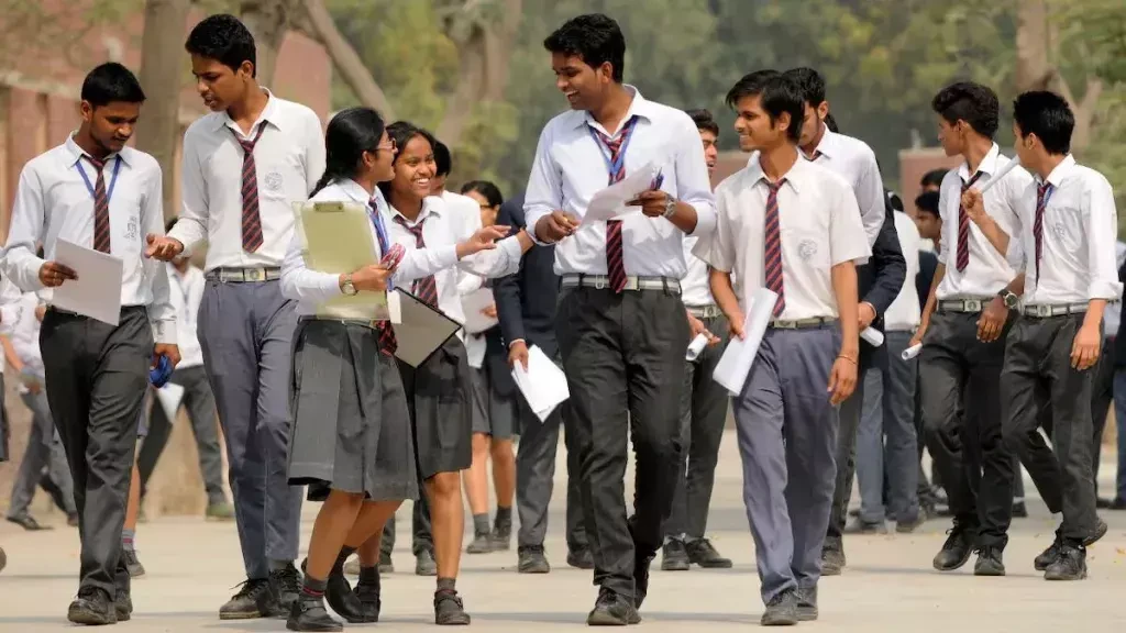 CBSE Clarifies Students Can Use UPI, Cards, Net Banking for Re ...