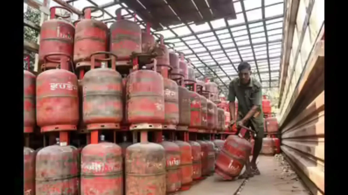 Cheap LPG Cylinder: Get Gas Connection at Rs 300 Less, Check Who Can ...