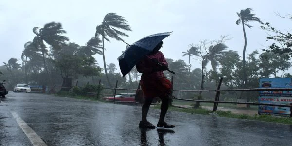 Heavy rain alert across Kerala ; Orange warning issued for seven ...