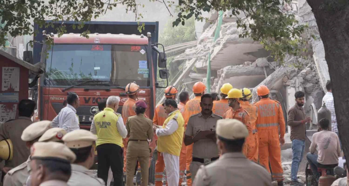 Delhi Saket building collapse: 12 rescued, search still on | Dailyhunt