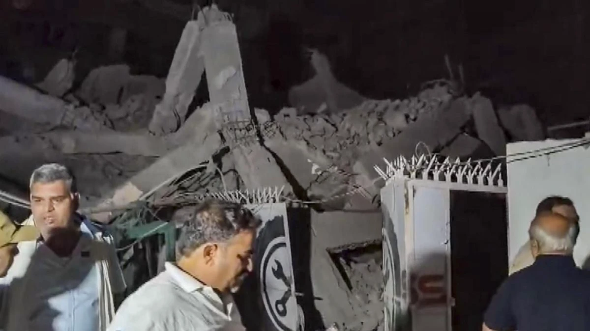 Multi-storey building collapses in South Delhi, several trapped | Dailyhunt
