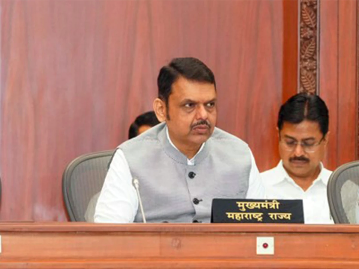 CM Fadnavis reviews Rs 300-cr waste-to-energy project at Bhandewadi ...