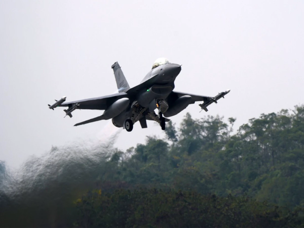 Taiwan detects 9 PLA aircraft sorties, 6 PLAN vessels around territory ...