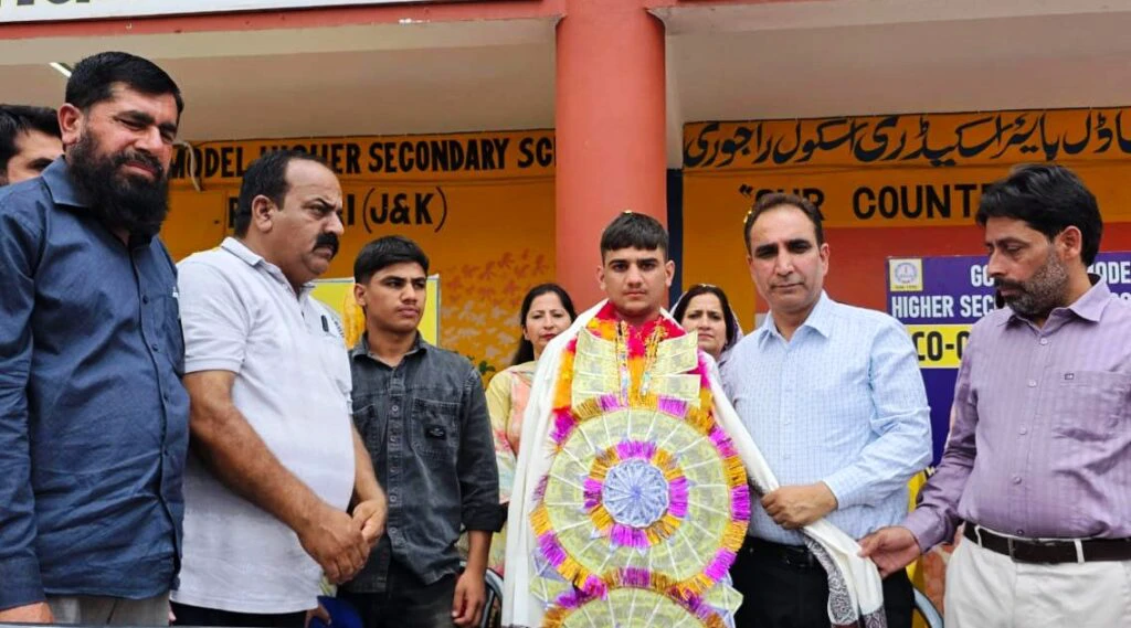 Asian Junior Boxing Champion Yasser honoured at GBMHSS Rajouri | Dailyhunt