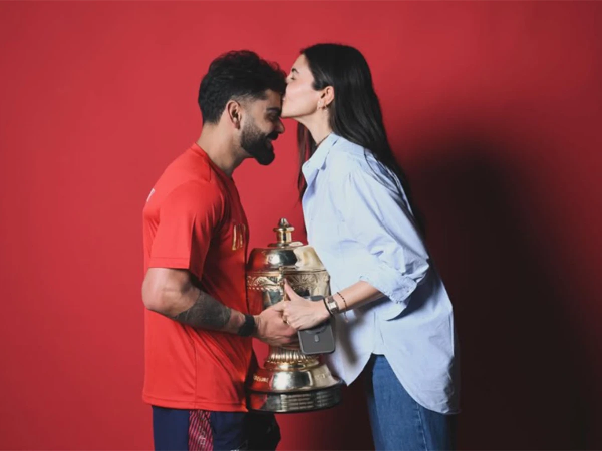 IPL 2026: Anushka Sharma plants a kiss on Virat Kohli's forehead as ...