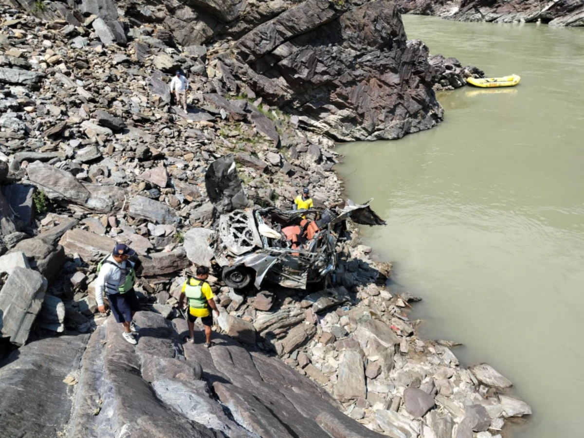 Uttarakhand: Car plunges into gorge in Tehri Garhwal, SDRF launches ...