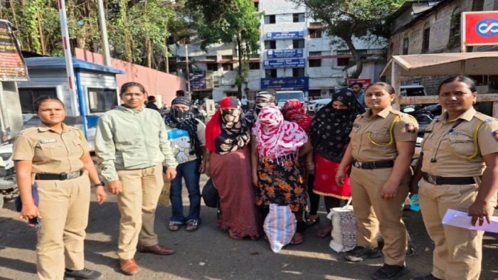 6 Bangladeshi women arrested in Budhwar peth area of Pune! | Dailyhunt