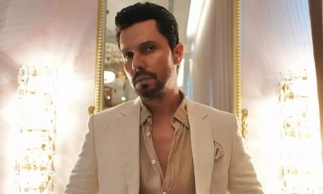 Bollywood has fragile glass egos: Randeep Hooda | Dailyhunt