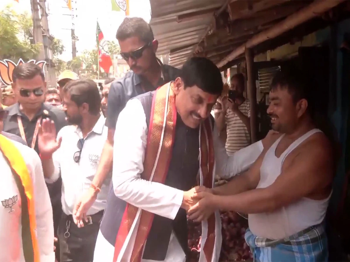 Madhya Pradesh Chief Minister campaigns door-to-door for BJP ahead of ...