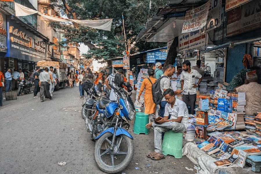 Eviction fear spreads to College Street book sellers, KMC's Smita ...