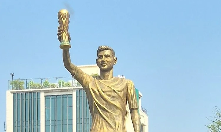 Kolkata's Messi statue back in spotlight after swaying incident alarms ...