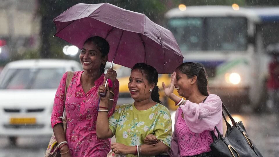 Extremely Severe Alert on phones: Loud alarm warns of bad weather in ...