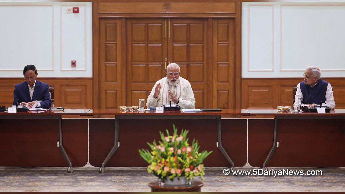 Narendra Modi Chairs EAC-PM Meet | Dailyhunt