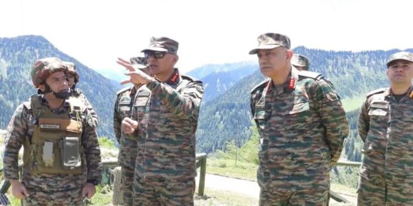 Northern Army Commander Reviews Anti-Infiltration Grid Along LoC ...