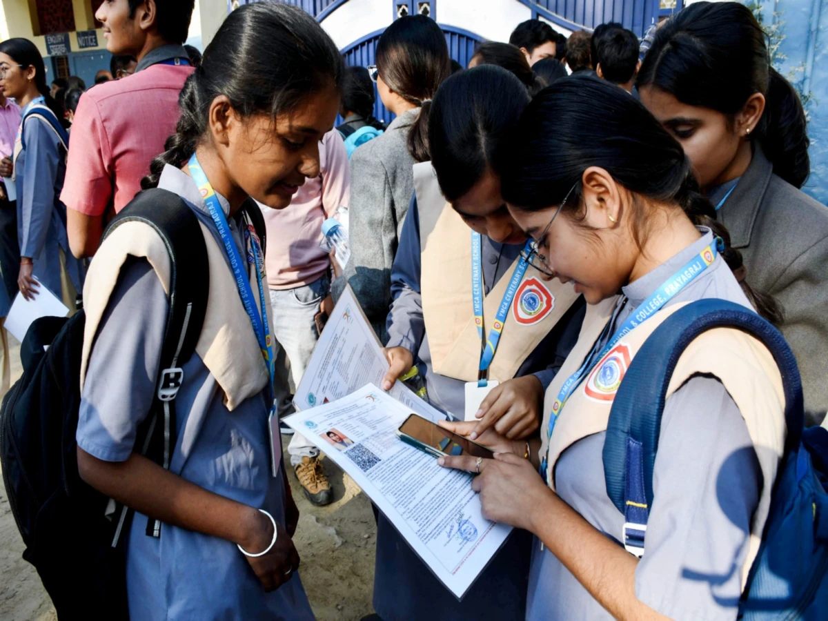 CBSE clarifies students can use UPI, cards, net banking for re ...