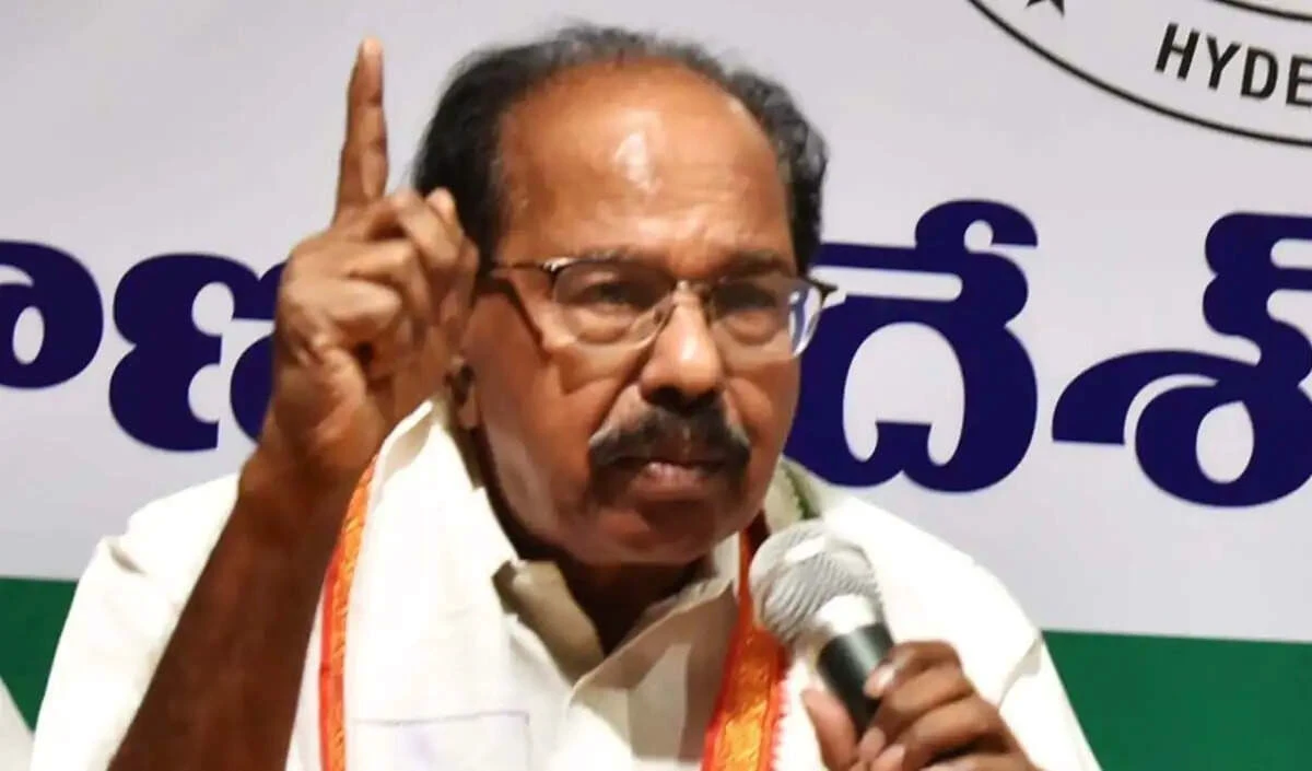 Veerappa Moily Calls Siddaramaiah's Resignation a Smooth Transition for ...