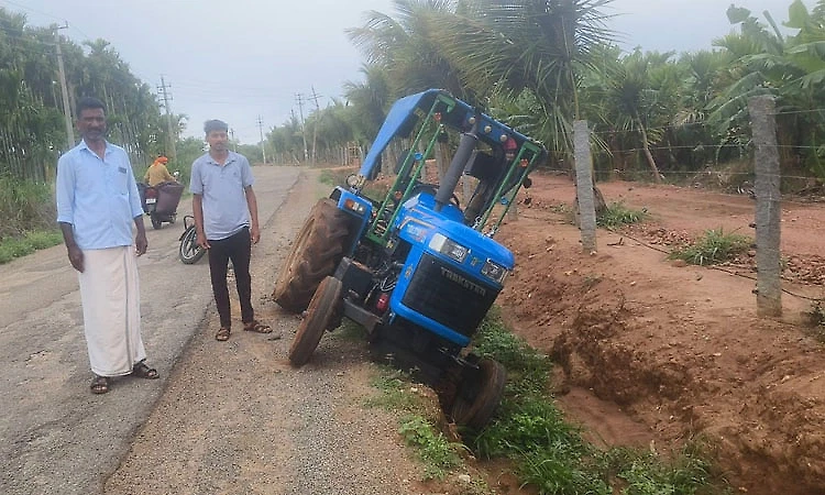 Leopard suddenly crosses road, tractor falls into ditch in ...