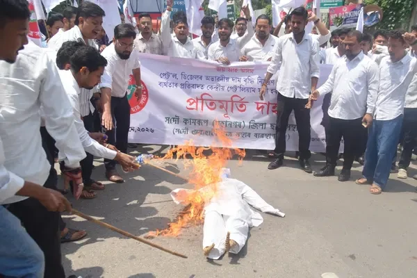 All Kamrup (Metro) District Students' Union Protests Fuel Price Hike in ...