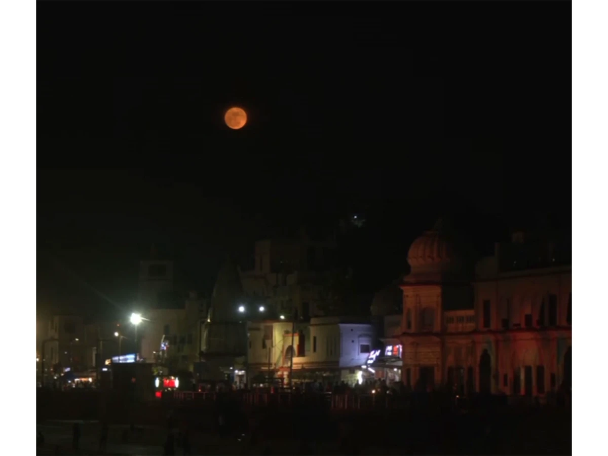 'Blue' Moon illuminates night sky in India, skywatchers express ...