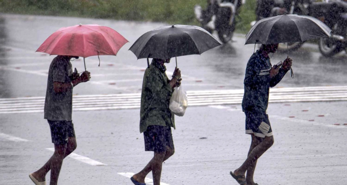 Heavy rain alert for Tamil Nadu and Kerala | Dailyhunt