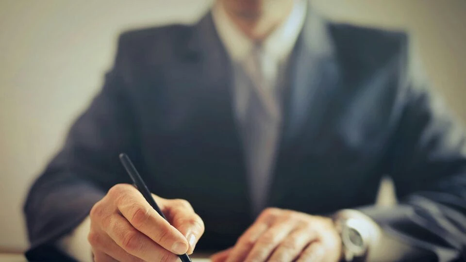 IIM alumnus quits ₹60 LPA job without another offer, says 'no regrets ...