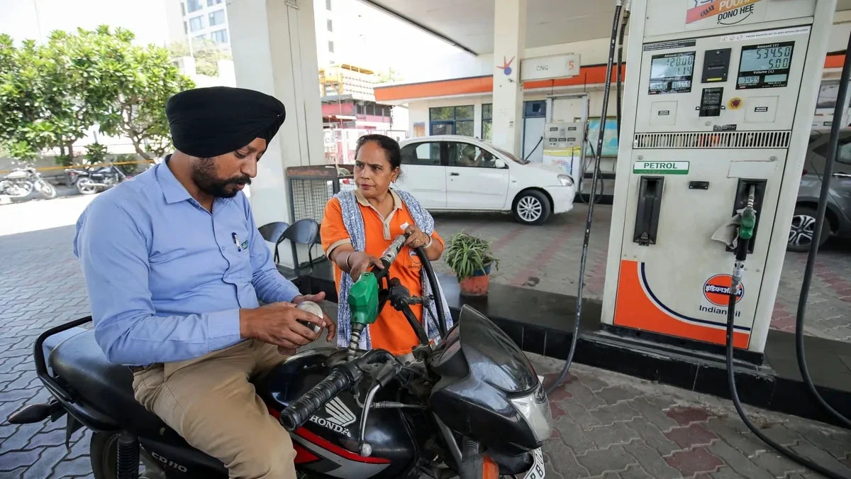 Govt cuts windfall tax on petrol, diesel, ATF exports | Dailyhunt