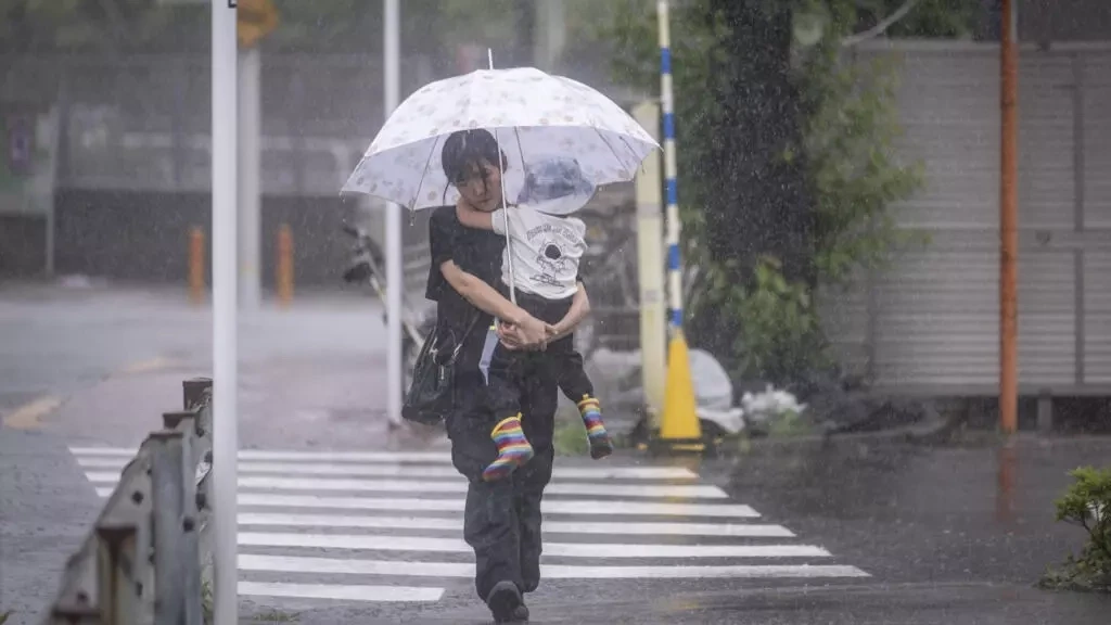 Tropical Storm Jangmi Batters Japan, Cuts Power To 60,000 Homes | Dailyhunt