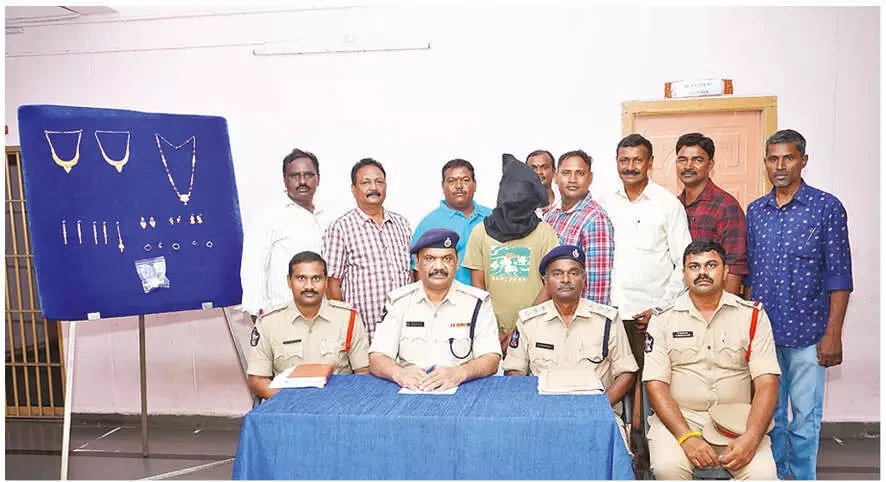 One held, ornaments worth Rs 12.75 lakh recovered | Dailyhunt