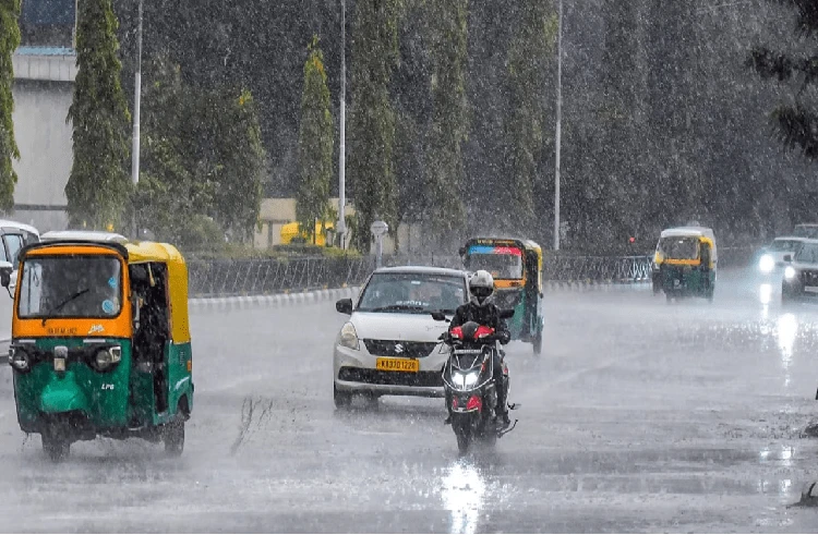 Rain Alert : ಕರ್ನಾಟಕದಲ್ಲಿ ಮುಂಗಾರು ಅಬ್ಬರ: ಬೆಂಗಳೂರು ಸೇರಿ ಈ ಜಿಲ್ಲೆಗಳಲ್ಲಿ ...