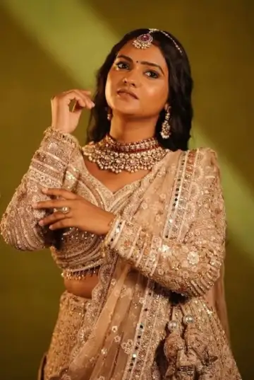 மாடர்ன் உடையில் சின்ன மருமகள் சீரியல் நாயகி..!! ஸ்வேதா வெளியிட்ட ...