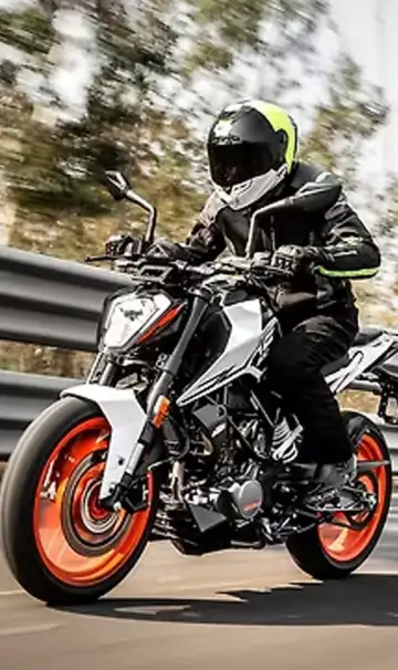 KTM Duke 200 vs Yamaha MT-15 V2: Which Street Bike Wins? | Dailyhunt