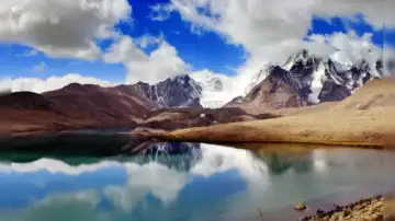 6 Mesmerizing Indian Lakes That Resemble Giant Mirrors | Dailyhunt