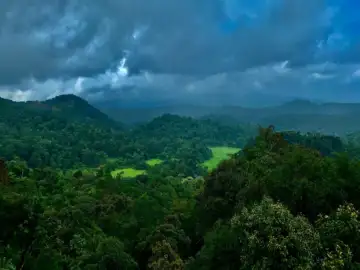 Top Tourist Places in Monsoon: 7 Most Beautiful Places in India to ...