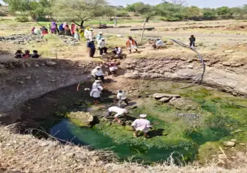 सरकारची वाट न पाहता गाव उभं राहिलं; आदिवासींच्या 'हलम्याने' वाचवली ...